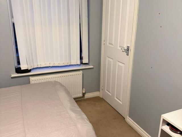 1 bedroom in a house share to rent