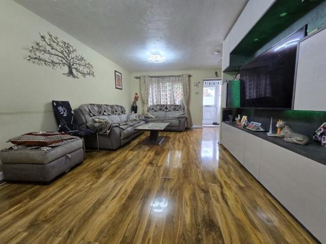 1 bedroom in a house share to rent