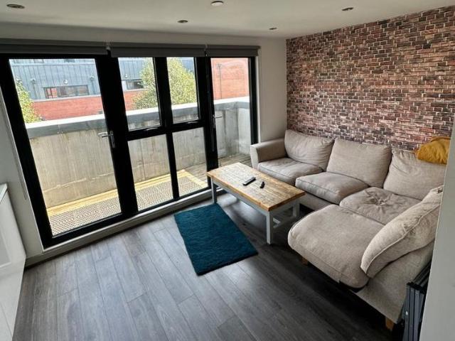 1 bedroom in a house share to rent