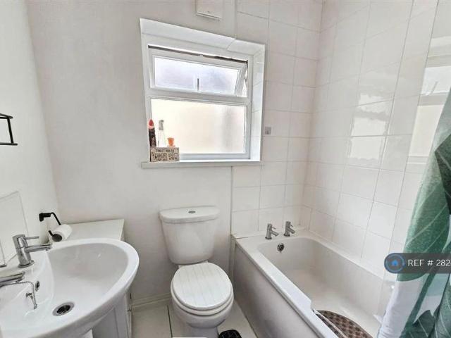 1 bedroom in a house share to rent