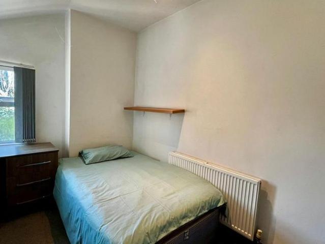 1 bedroom in a house share to rent