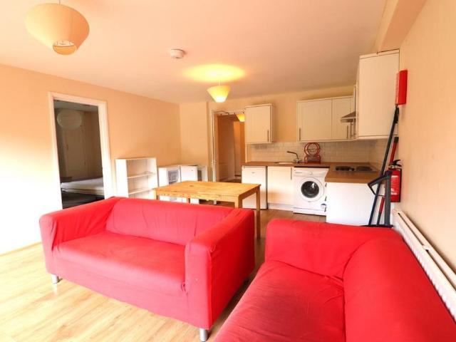 1 bedroom in a house share to rent