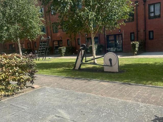 1 bedroom in a house share to rent