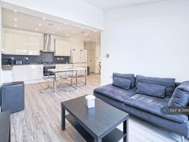 1 bedroom in a house share to rent