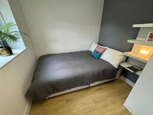 1 bedroom in a house share to rent