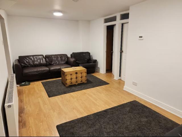 1 bedroom in a house share to rent