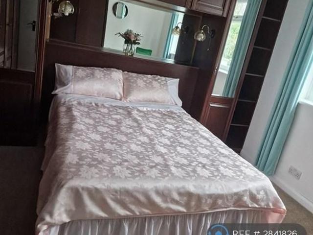 1 bedroom in a house share to rent