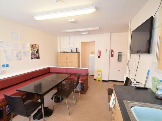 1 bedroom in a house share to rent
