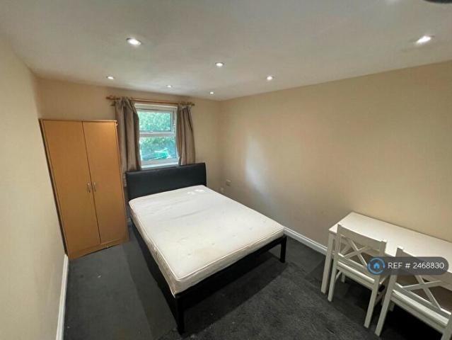 1 bedroom in a house share to rent