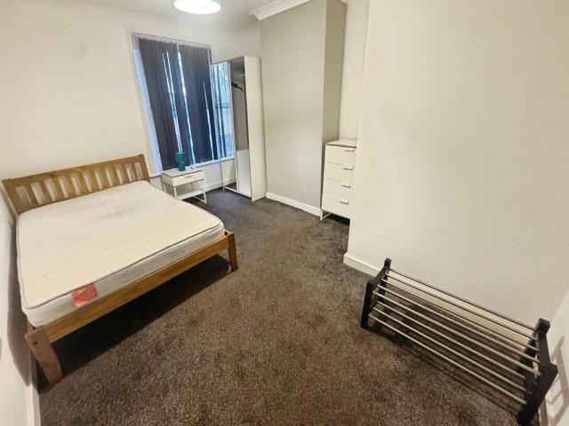 1 bedroom in a house share to rent