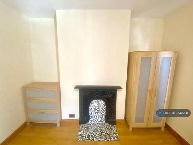 1 bedroom in a house share to rent