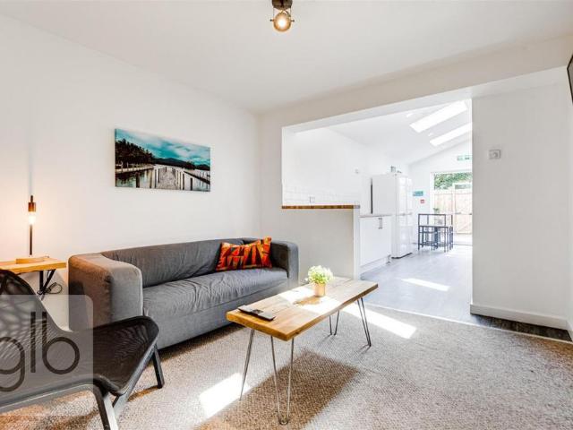 1 bedroom in a house share to rent