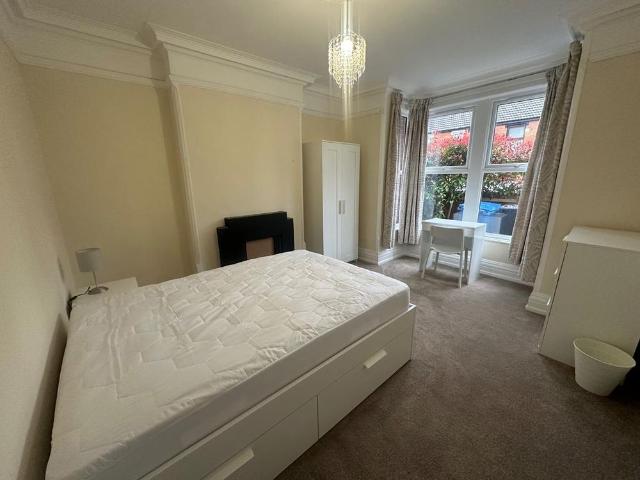 1 bedroom in a house share to rent