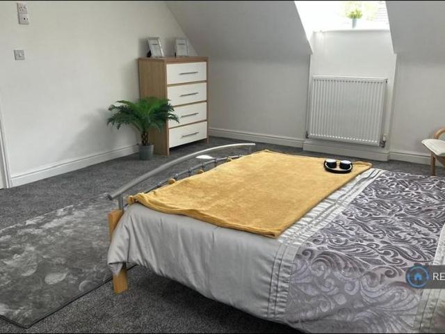1 bedroom in a house share to rent