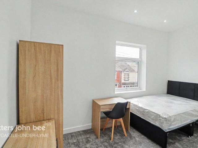 1 bedroom in a house share to rent