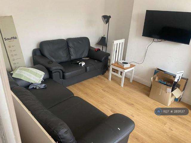 1 bedroom in a house share to rent