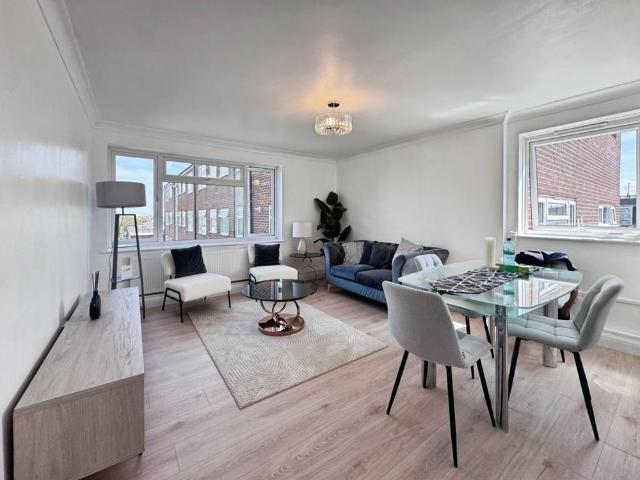 1 bedroom in a house share to rent