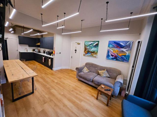 1 bedroom in a house share to rent