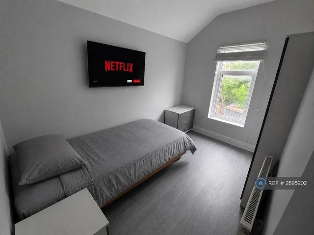 1 bedroom in a house share to rent
