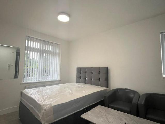 1 bedroom in a house share to rent