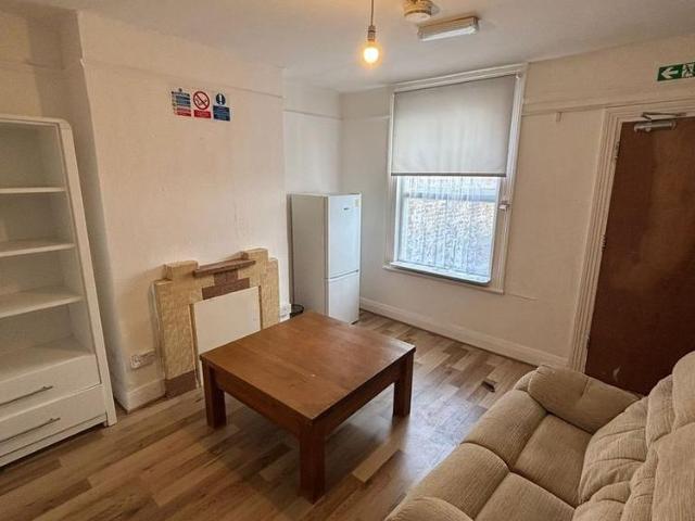1 bedroom in a house share to rent