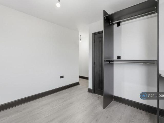 1 bedroom in a house share to rent