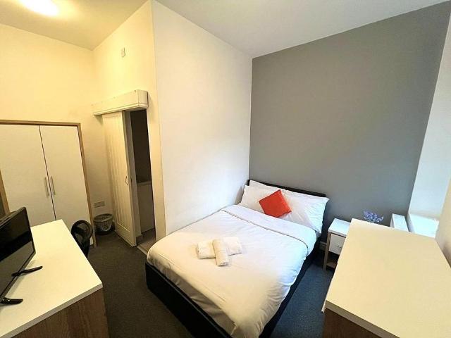 1 bedroom in a house share to rent