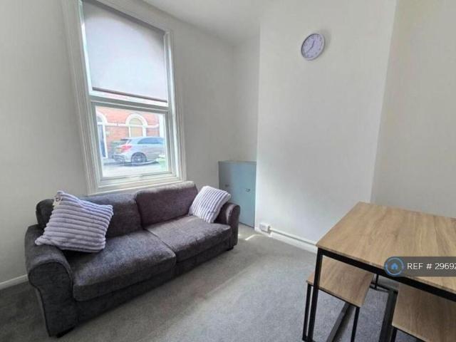 1 bedroom in a house share to rent