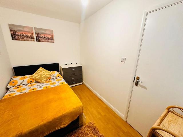 1 bedroom in a house share to rent