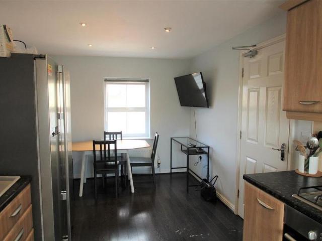 1 bedroom in a house share to rent