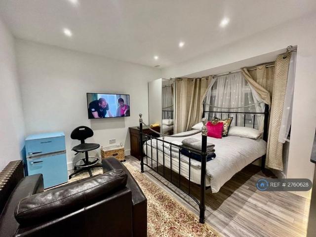1 bedroom in a house share to rent