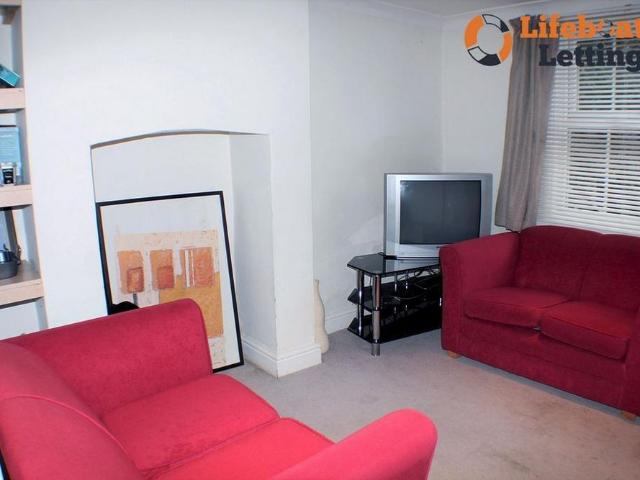1 bedroom in a house share to rent