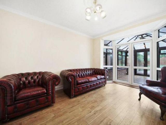 1 bedroom in a house share to rent