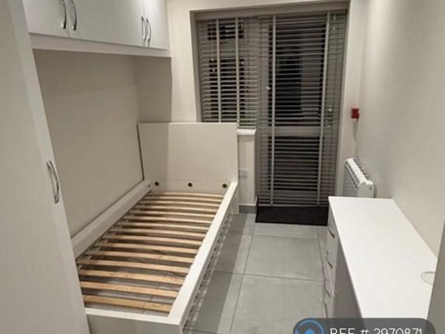 1 bedroom in a house share to rent