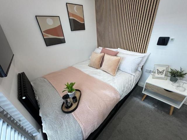 1 bedroom in a house share to rent