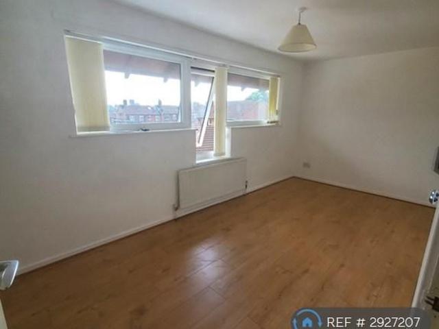 1 bedroom in a house share to rent