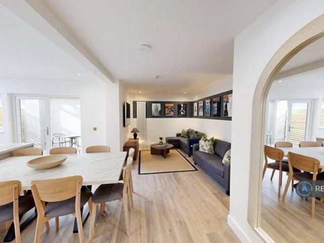 1 bedroom in a house share to rent