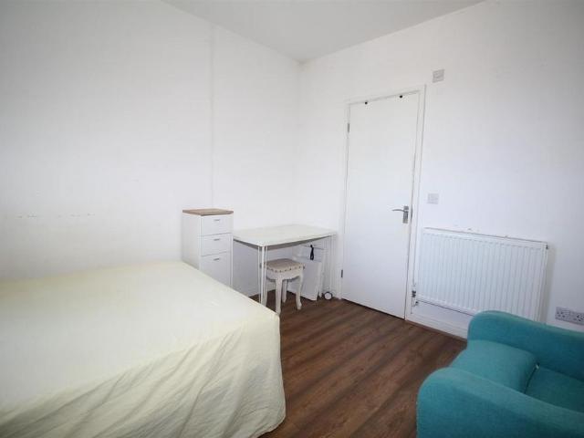 1 bedroom in a house share to rent