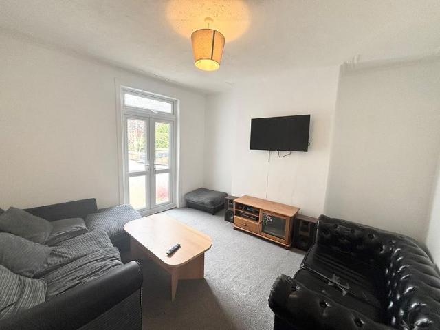1 bedroom in a house share to rent