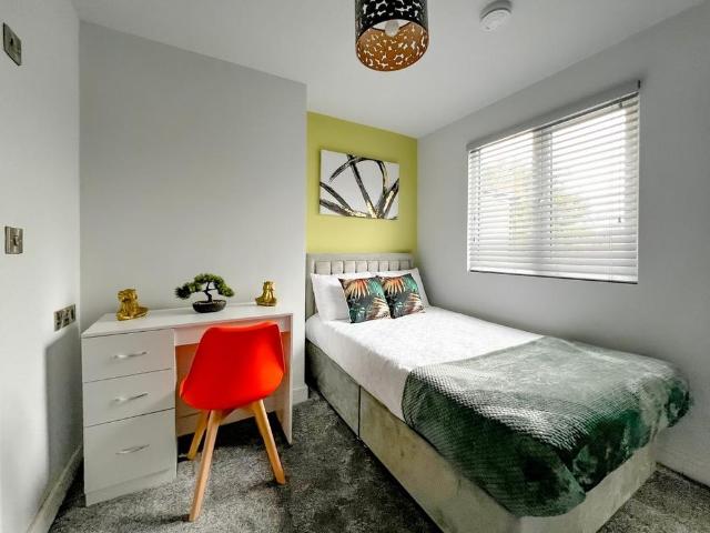 1 bedroom in a house share to rent