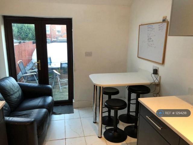 1 bedroom in a house share to rent