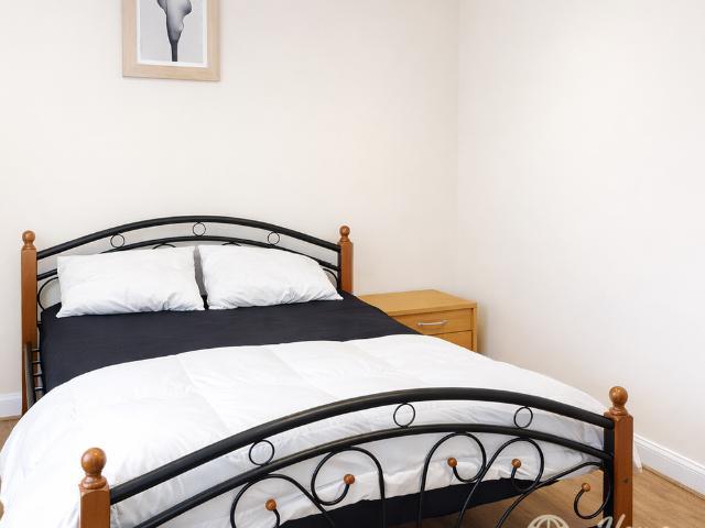 1 bedroom in a house share to rent