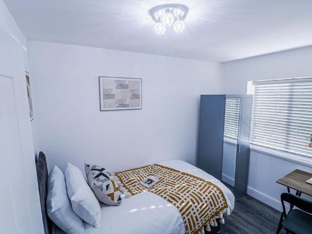 1 bedroom in a house share to rent