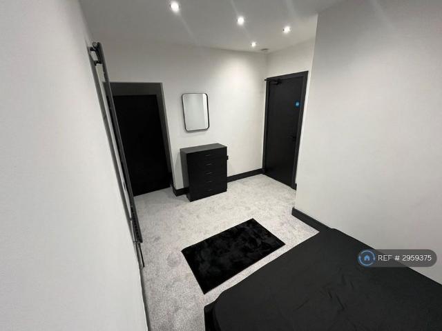 1 bedroom in a house share to rent