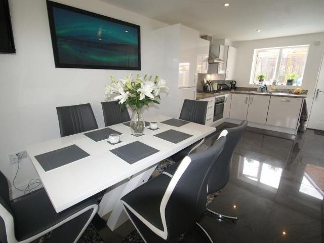 1 bedroom in a house share to rent