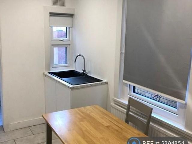 1 bedroom in a house share to rent