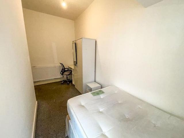 1 bedroom in a house share to rent
