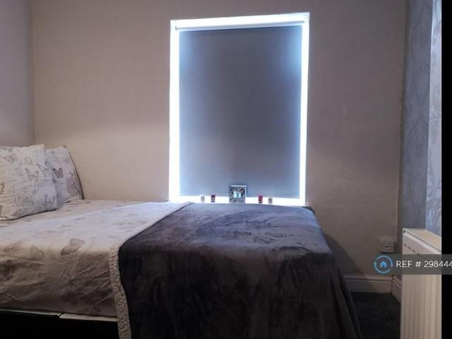 1 bedroom in a house share to rent