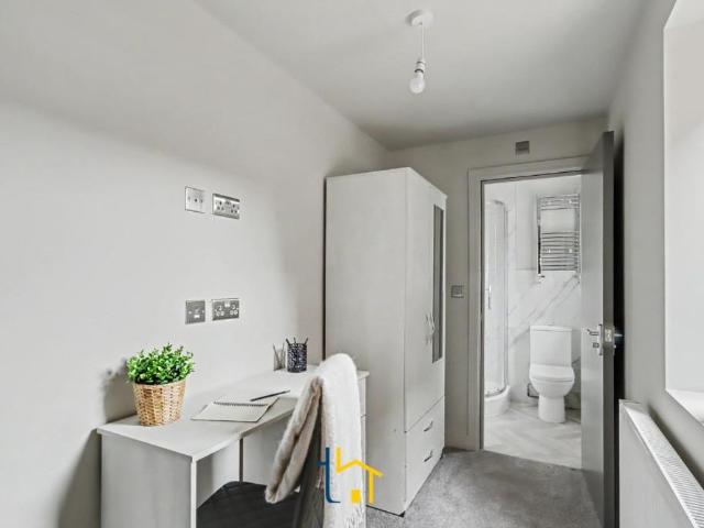 1 bedroom in a house share to rent