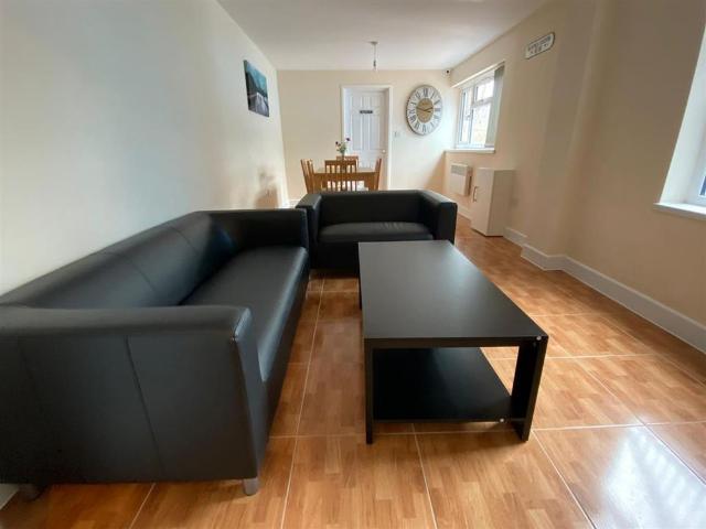 1 bedroom in a house share to rent